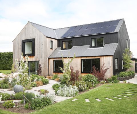 Transformation of a 1980s house into a modern eco home | Homebuilding
