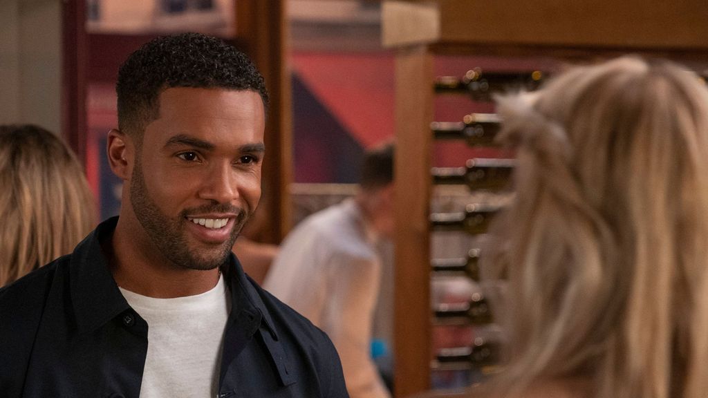 Emily in Paris' Lucien Laviscount is reported to be dating a very A ...