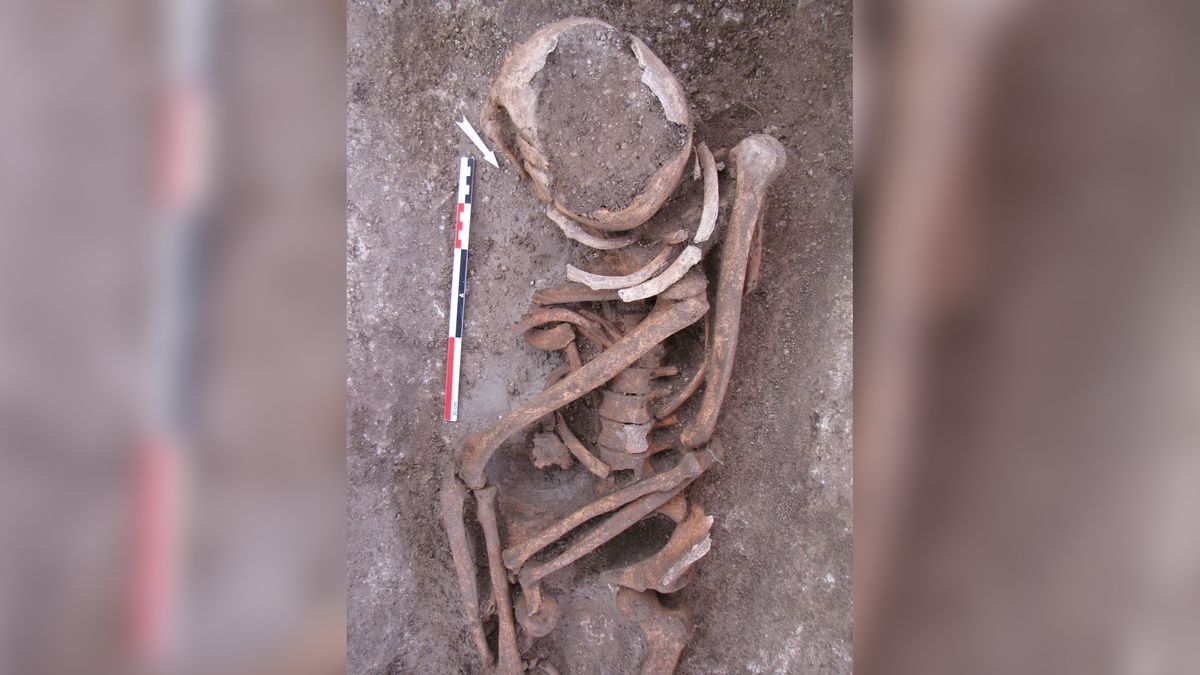 Archaeologists investigate mystery of graves reopened 1,400 years ago ...