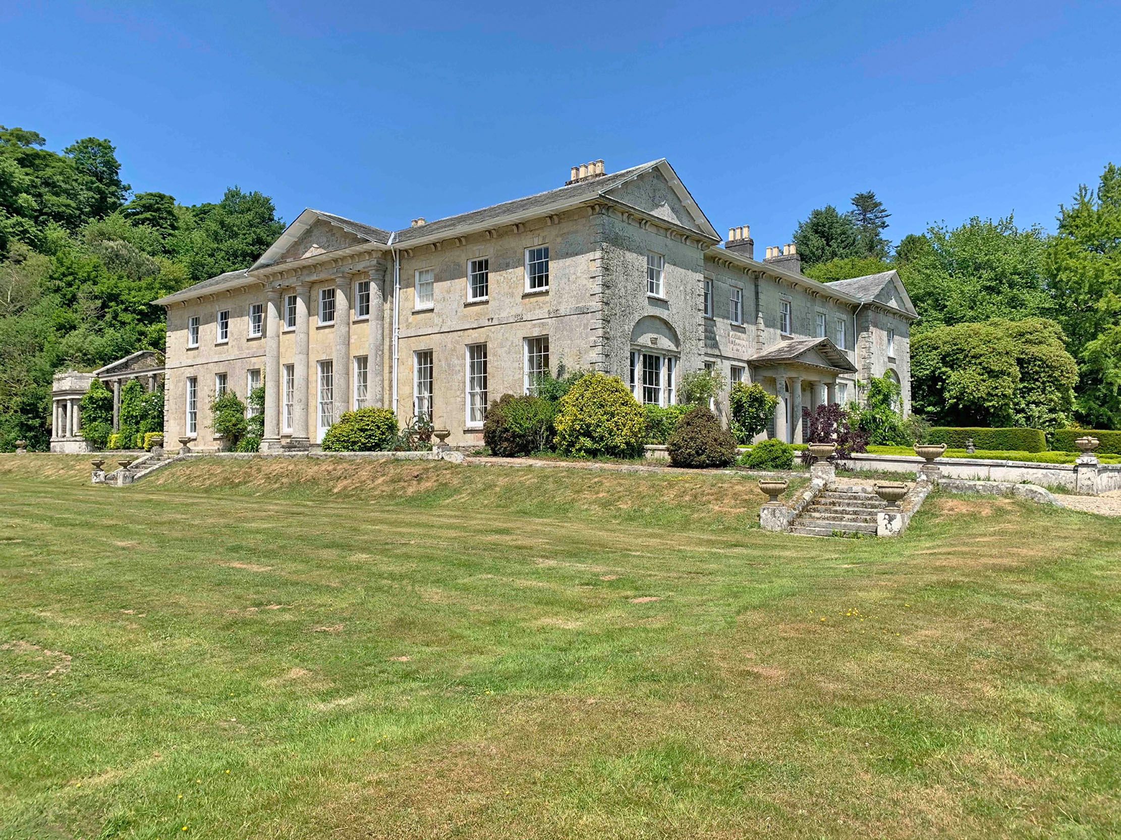 A truly exquisite Cornwall mansion that's been owned by war heroes ...