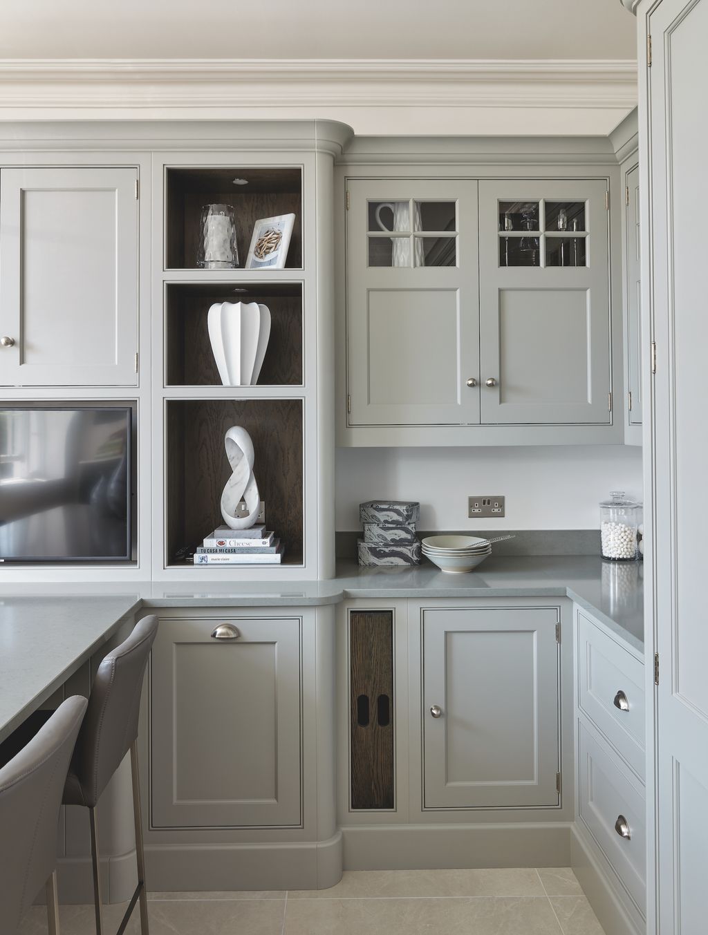 Kitchen corner cabinets: 10 stylish tips to maximize space | Homes and ...