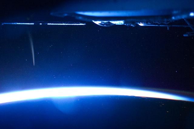 Spectacular Photos: Astronaut Sees Dazzling Comet From Space Station ...