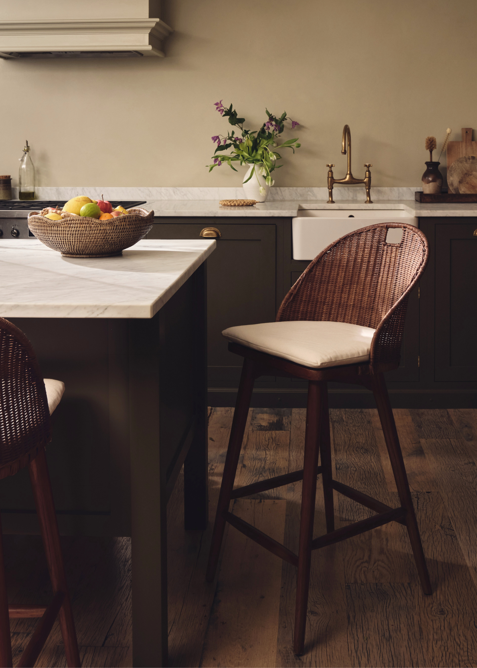 Bar Stools vs Counter Stools — The Difference You Need to Know | Livingetc