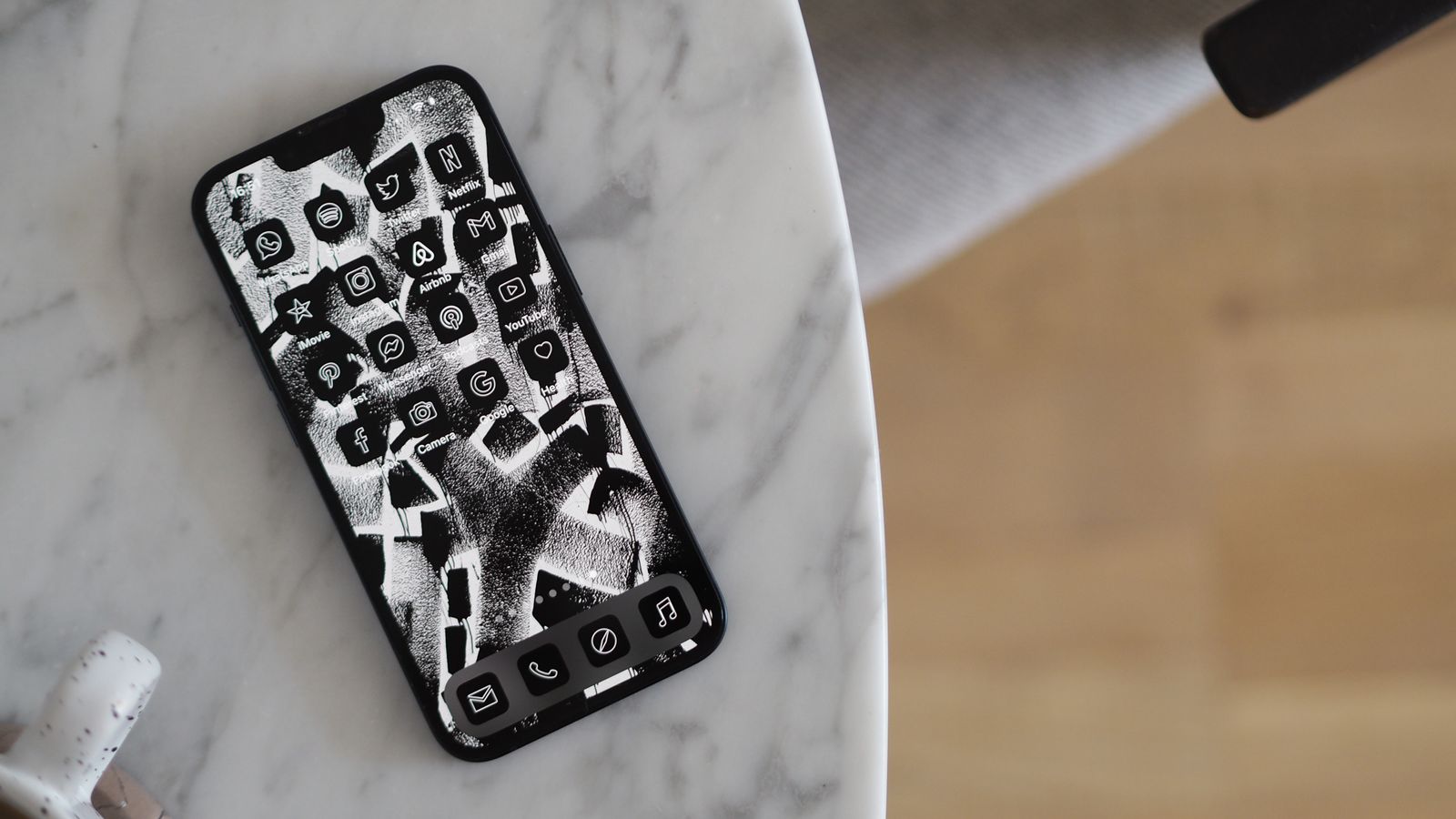 This is how you can aesthetically organize apps on an iPhone | Livingetc