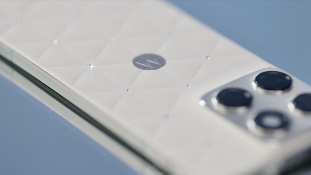 Motorola and OnePlus in 2025: A year of triumphs and trials in mobile ...