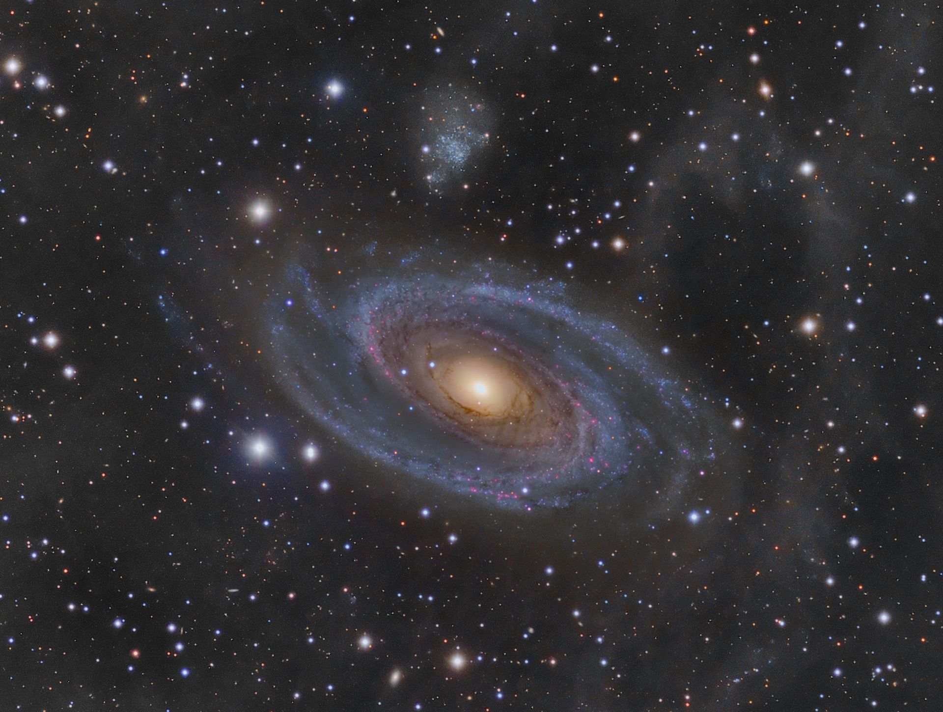 Grand Spiral Galaxy Shines in Cosmic Loop (Photo) | Space