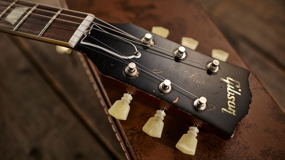 Gibson Les Paul vs Fender Stratocaster: Which is right for you ...