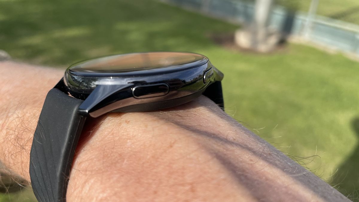 OnePlus Watch review: a sleek smartwatch with great battery life ...