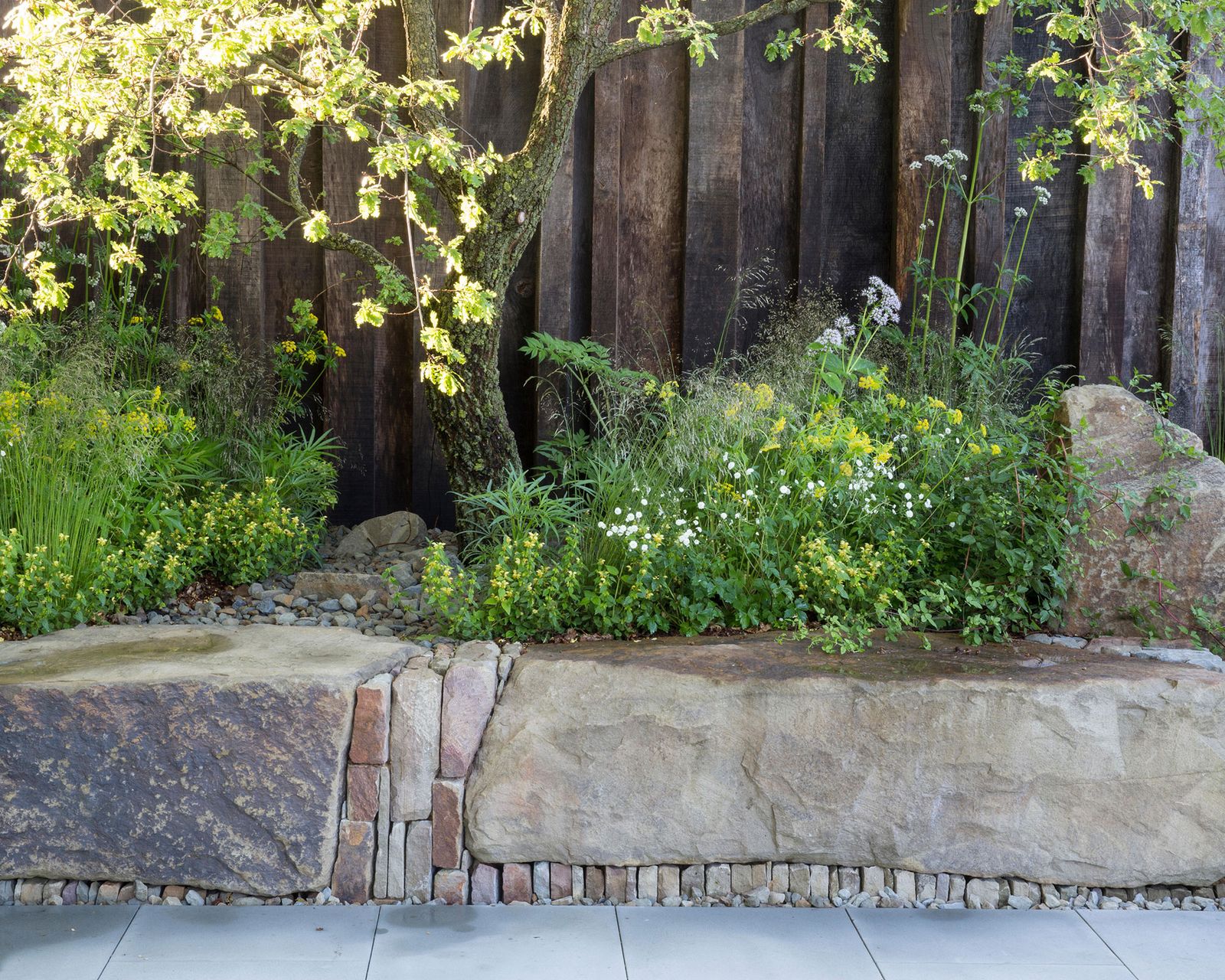 10 tricks for landscaping with boulders | Gardeningetc