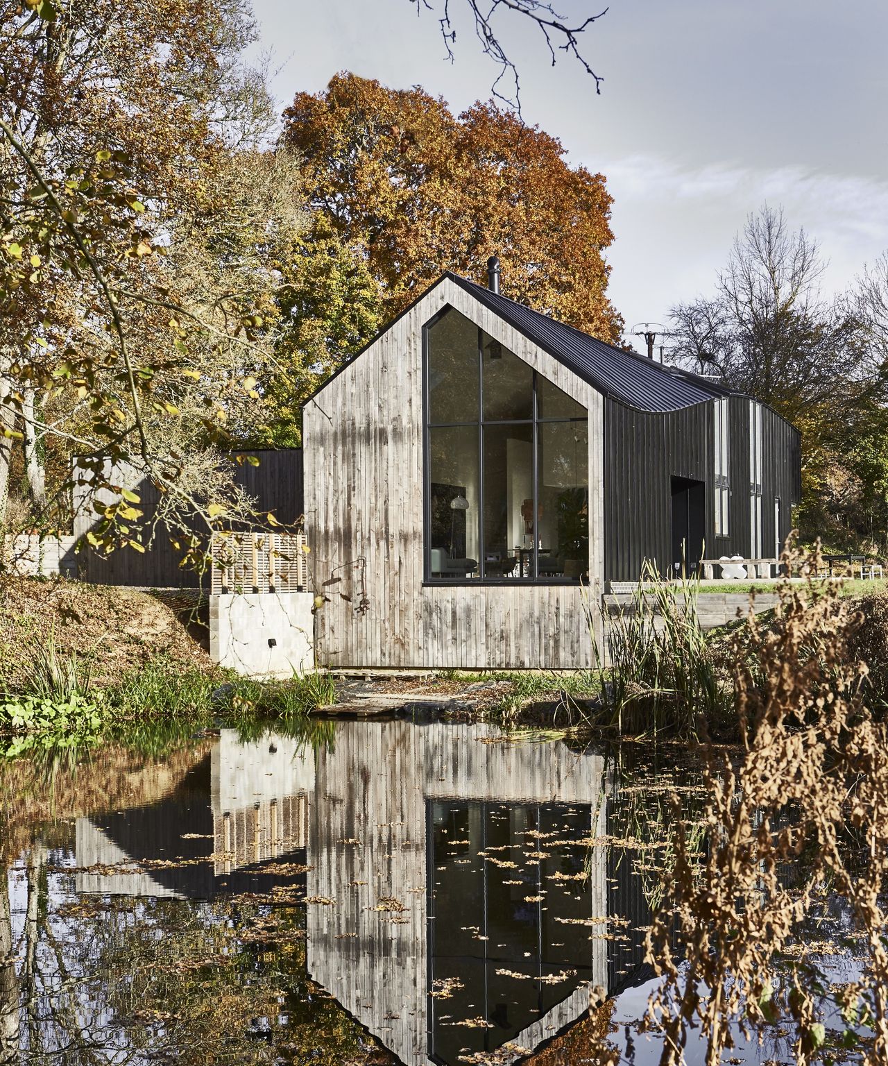 This modern barn-style build in Kent blends contemporary rustic charm ...