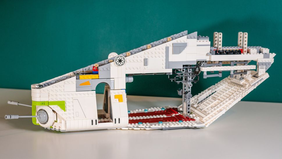 Lego Star Wars UCS Republic Gunship review | Space