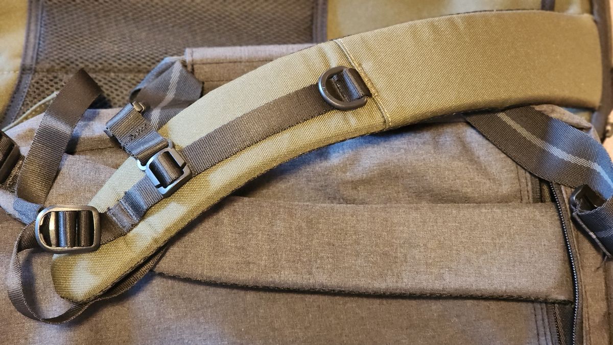 Solo New York Duane Hybrid Briefcase review | Laptop Mag