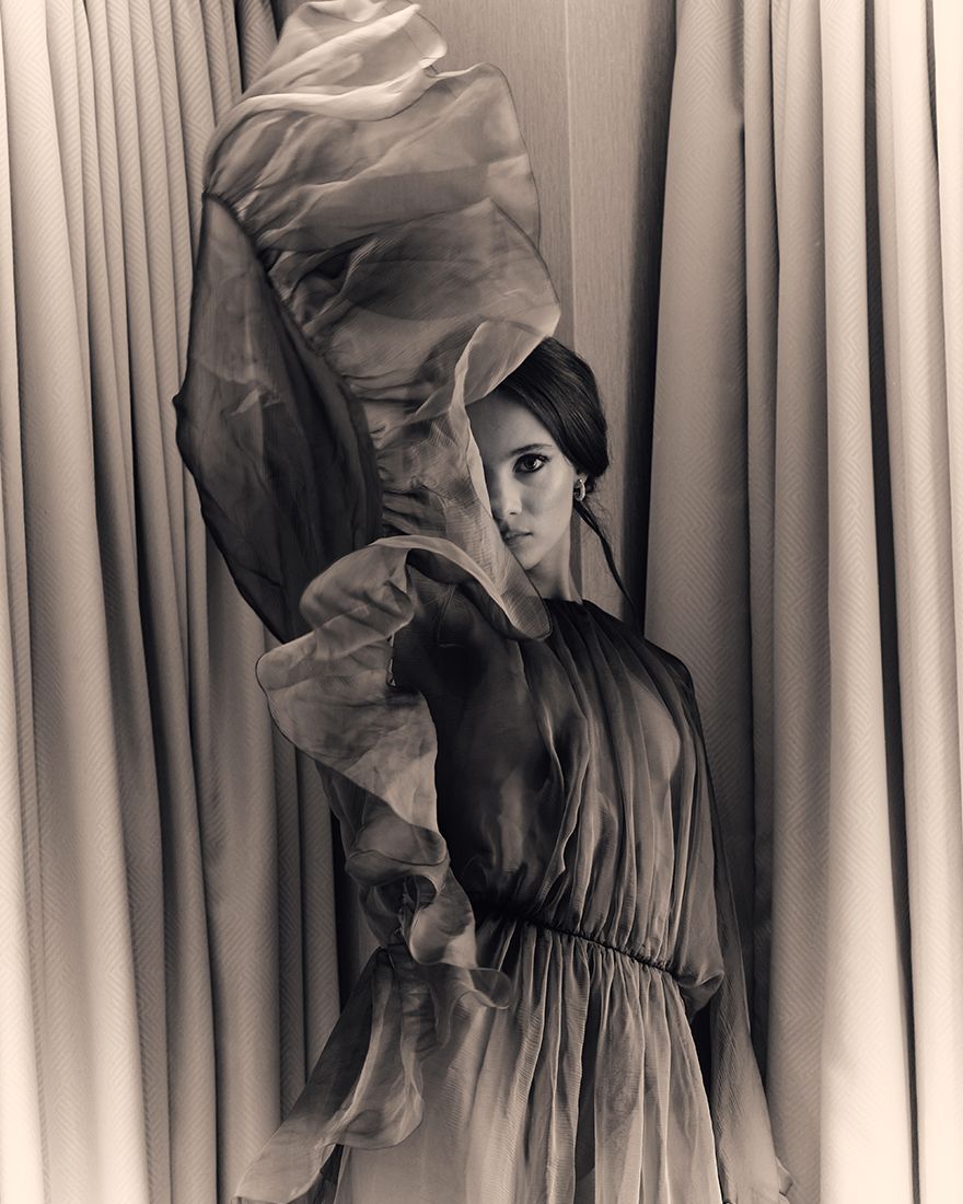 See Freya Allan's Kingdom of the Planet of the Apes Premiere Look | Who ...