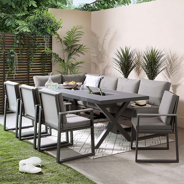 15 garden table ideas – stylish seating for your outside space | Ideal Home