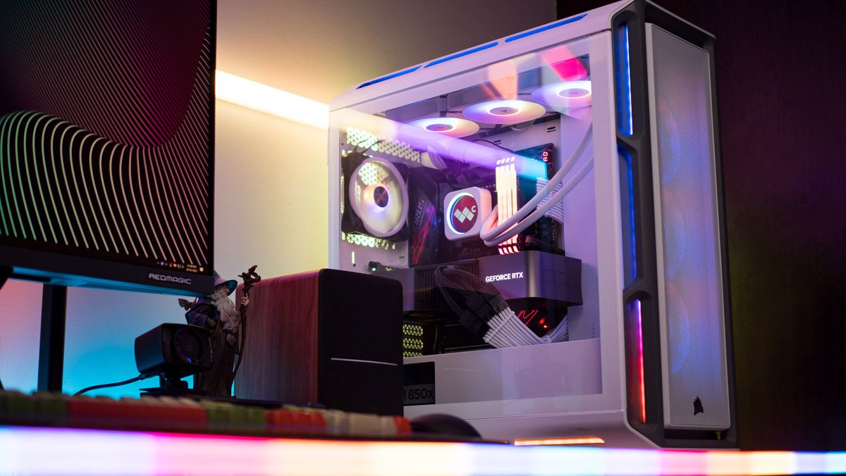 Corsair iCUE 5000T RGB review, one year later: This case is an RGB ...