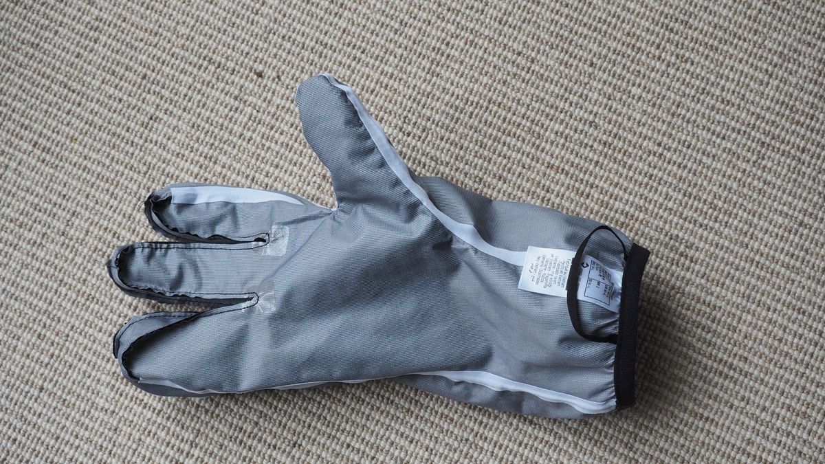 Decathlon Compact Waterproof Windproof Overgloves review | Bike Perfect