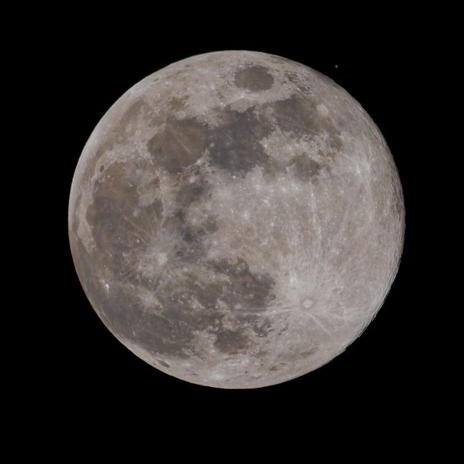 Mars hides behind the Full Wolf Moon in gorgeous photos from around the ...