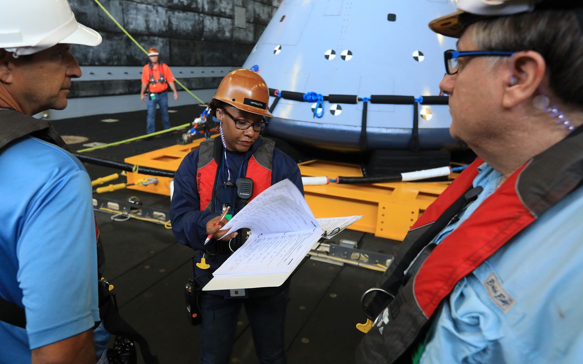 Spectacular Photos: NASA Practices Orion Space Capsule Recovery at Sea ...