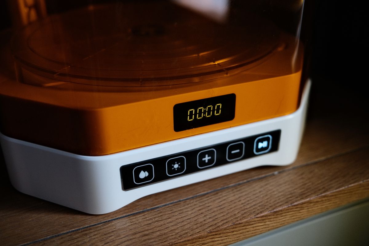 The Elegoo Mercury Plus V3 wash & cure machine makes 3D printing neater ...
