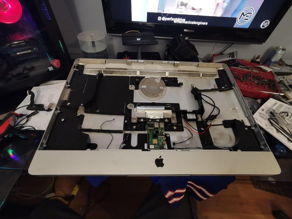 Raspberry Pi Runs RetroPie Inside an Old iMac | Tom's Hardware