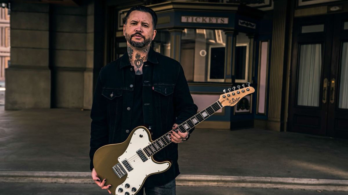 Lady Gaga guitarist Tim Stewart: "We get pop fans come to see her, but ...