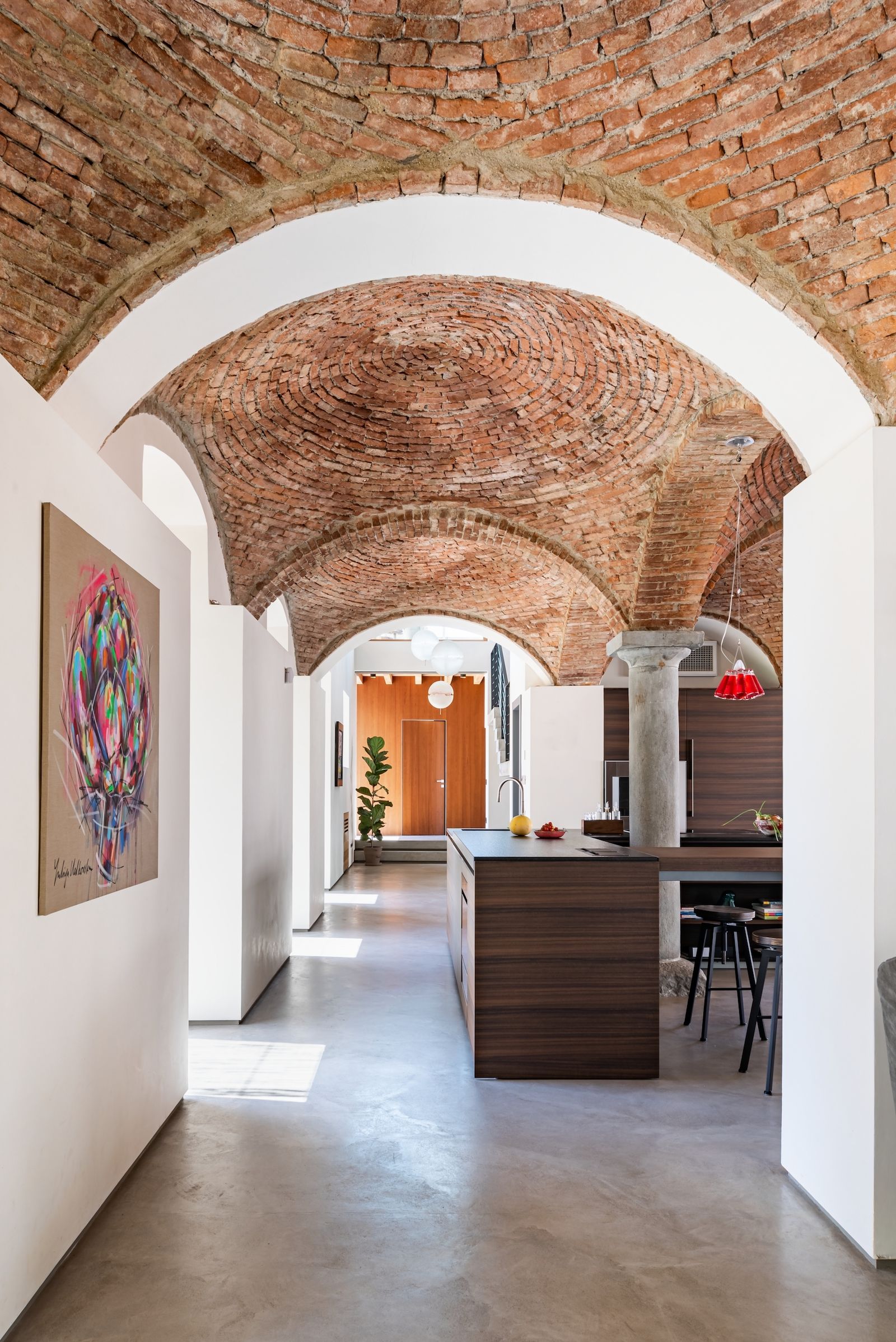 See inside a striking converted barn that dates back to 1700s | Livingetc