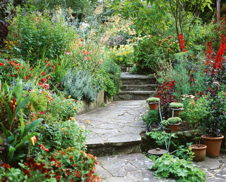 How to design a garden path – expert advice on creating the perfect ...