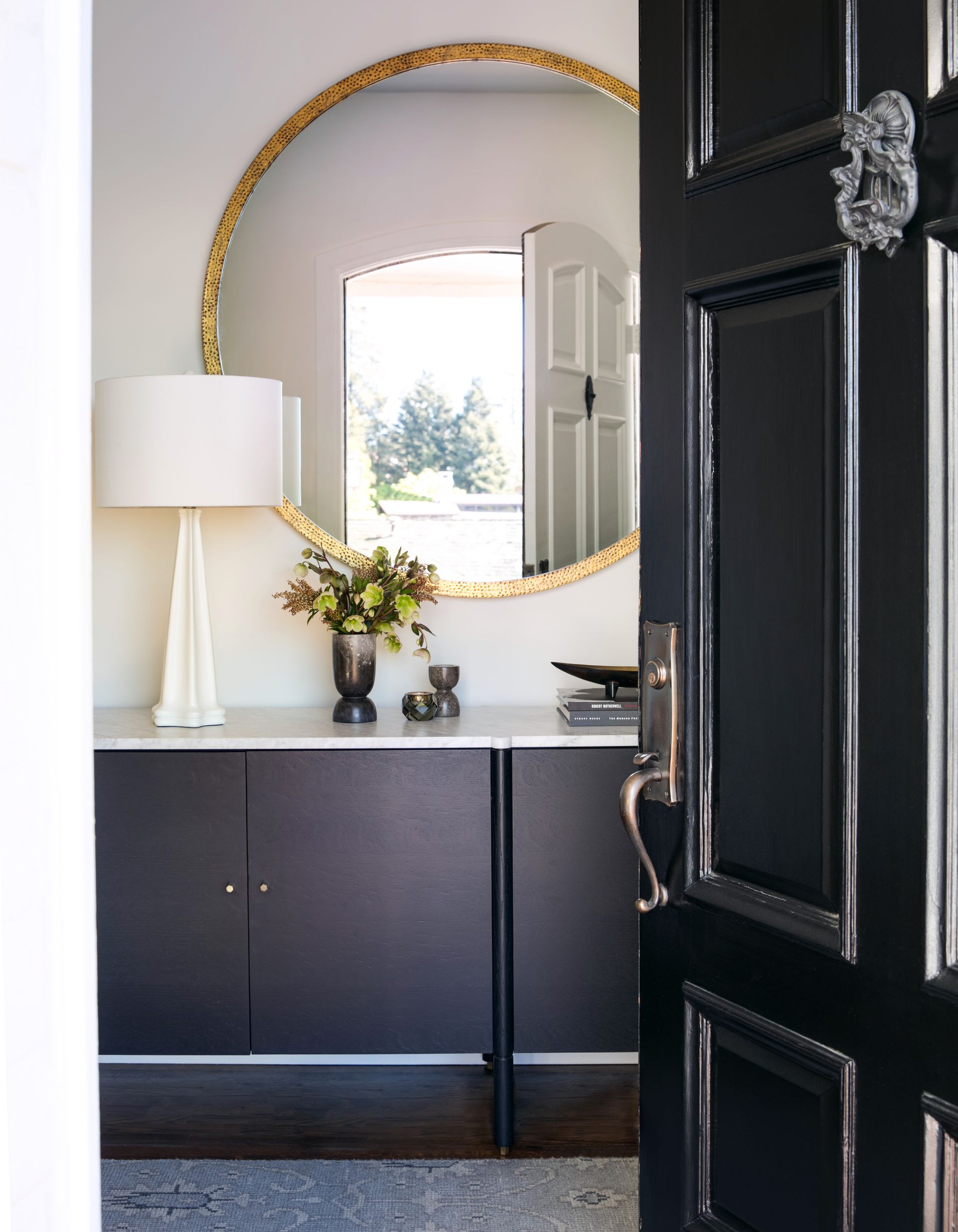 These are the biggest mistakes to avoid when hanging mirrors | Livingetc