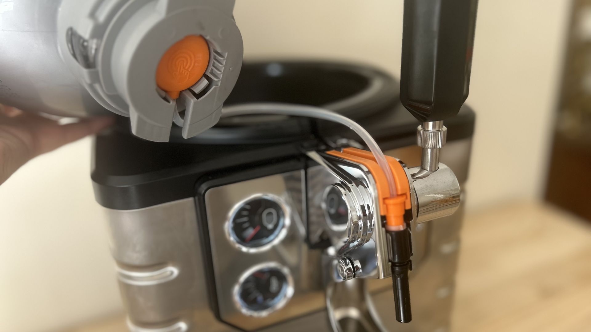 Philips PerfectDraft vs Beerwulf Blade: the battle of the beer keg ...