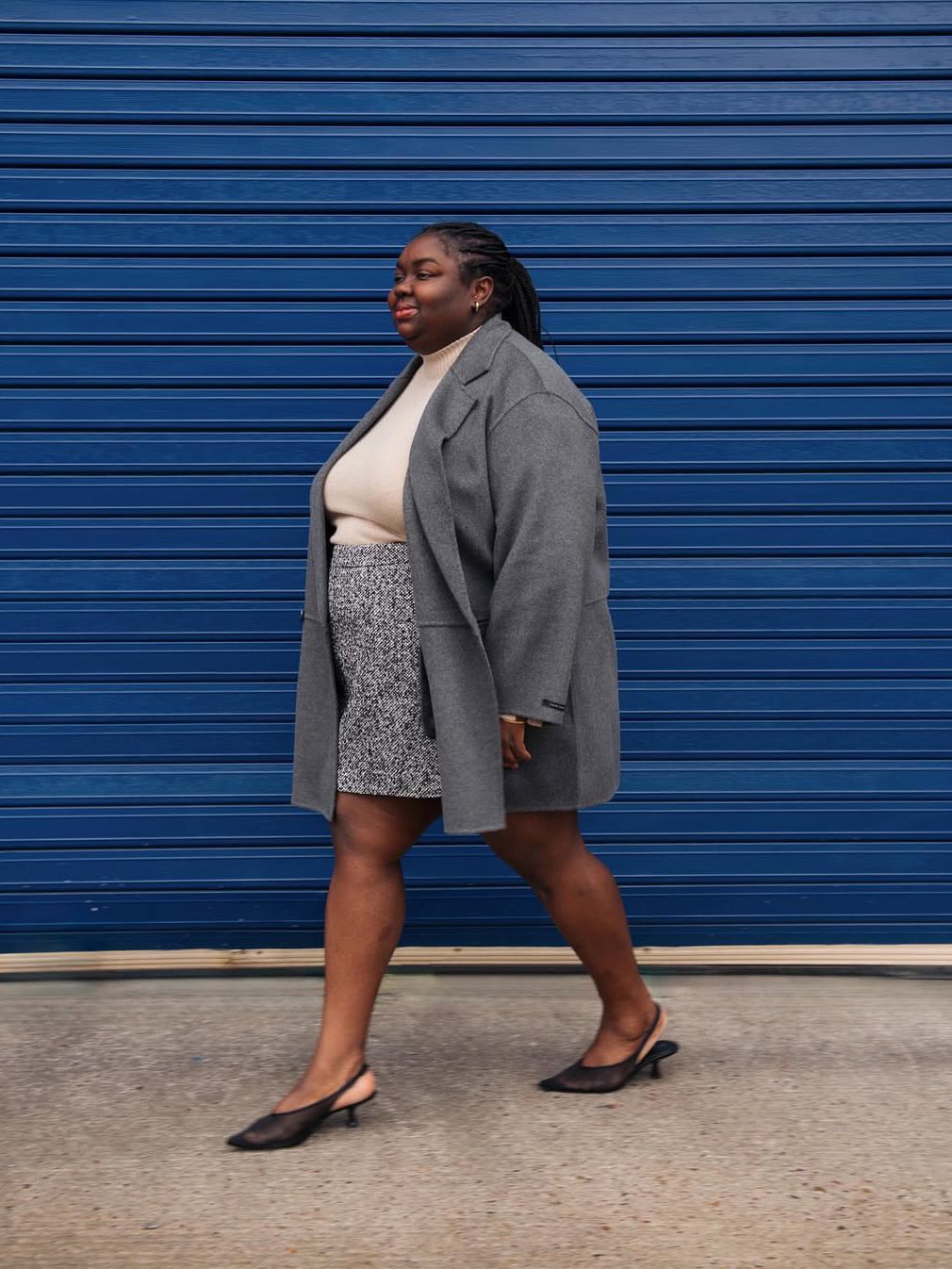5 Grey-Skirt Outfits Women in Paris, London and NYC Are Wearing | Who ...