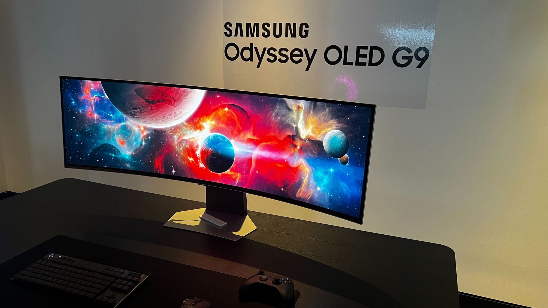 I felt like a multitasking monster in front of Samsung's new 49-inch ...
