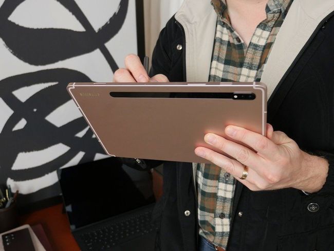 Samsung Galaxy Tab S8 hands-on: notch your ordinary Android tablet ...