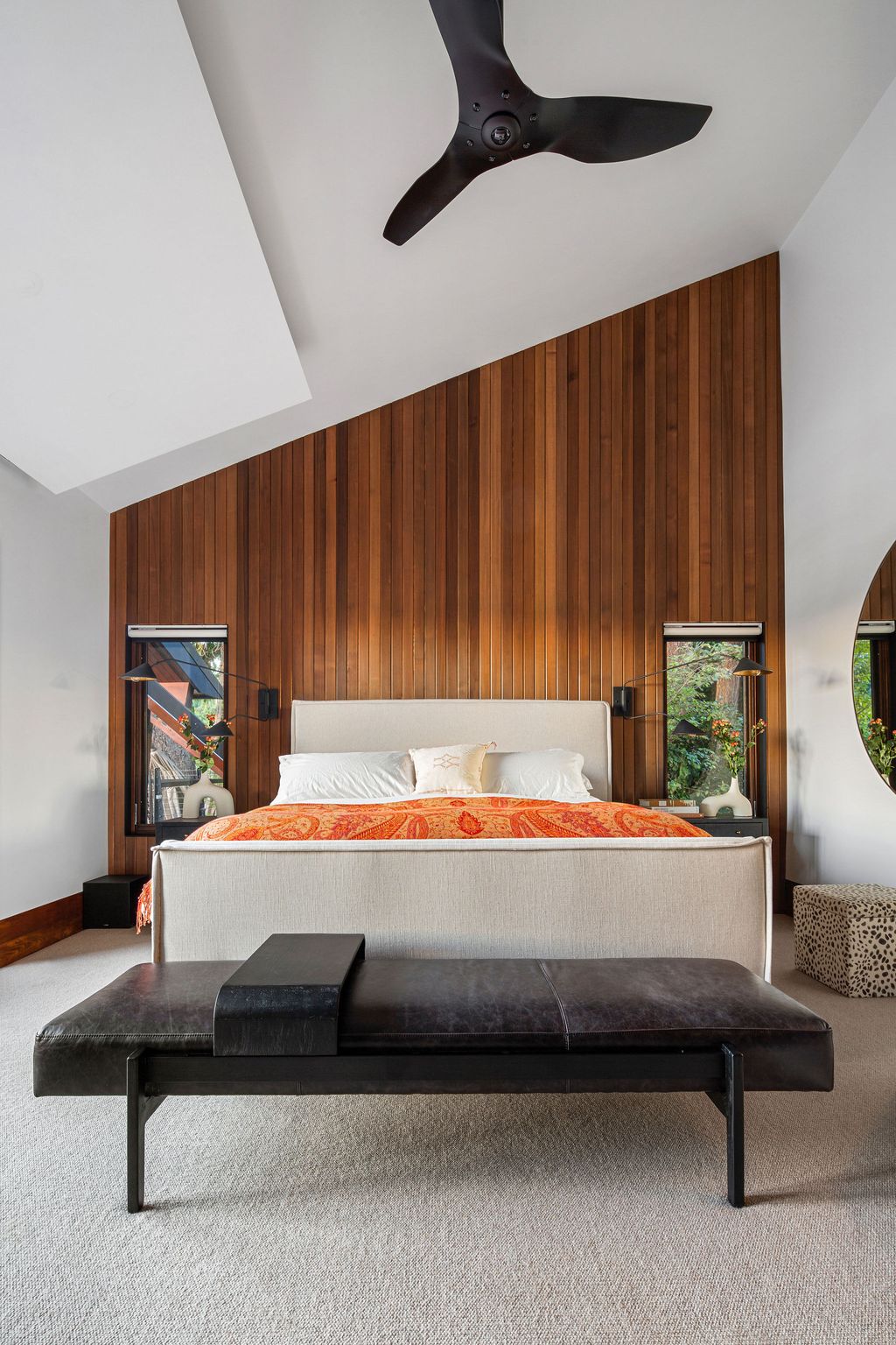 10 Ways Designers Decorate Modern Walls To Feel Inviting | Livingetc