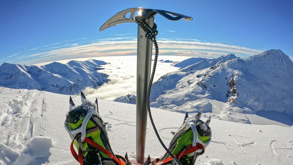 How to choose an ice axe: picking the right length and type | Advnture