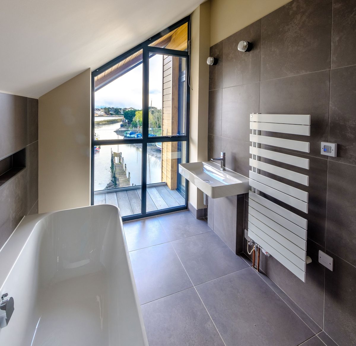 20 Bathroom Window Ideas for a Naturally Bright Space | Homebuilding