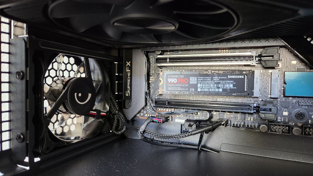 Samsung 990 Pro review: The fastest SSD for unthrottled gaming ...