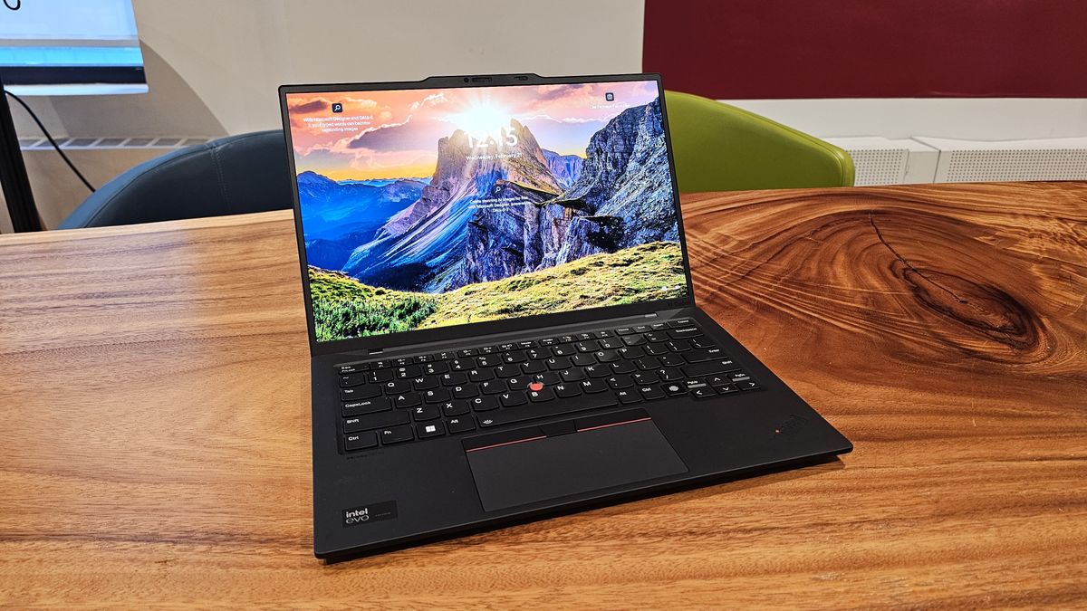 Lenovo ThinkPad X1 Carbon (Gen 12) Review: Light in Weight, Heavy in AI ...