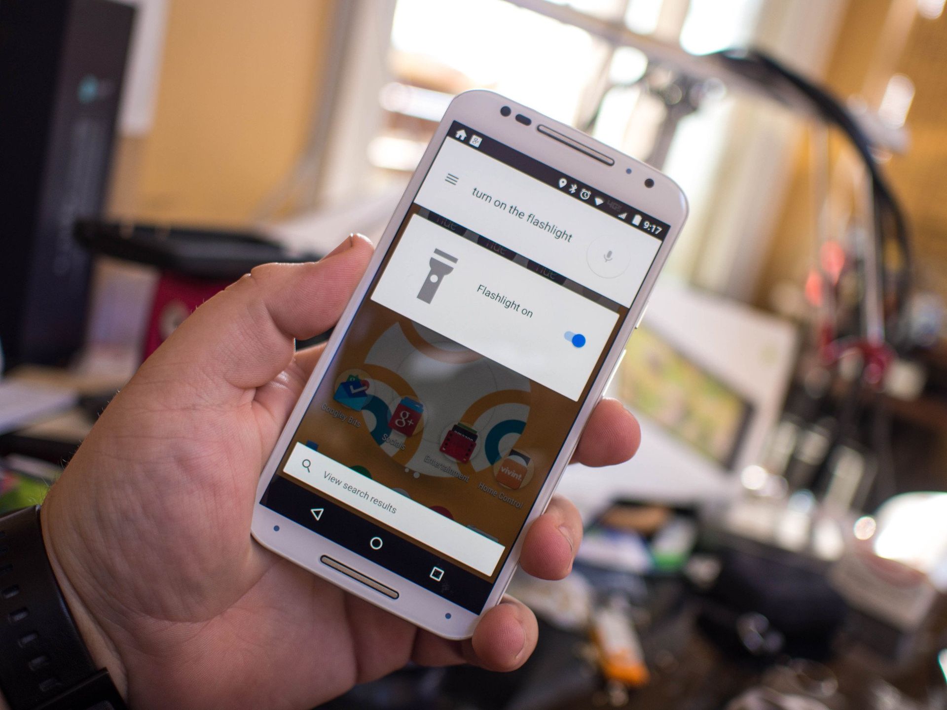 Android finally has a universal native flashlight function | Android ...