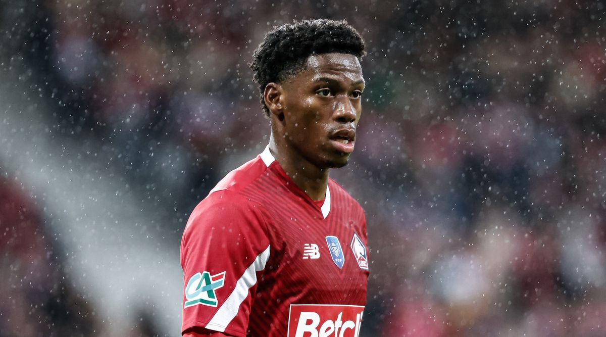 Chelsea enter transfer race for 50m striker wanted by Manchester United ...