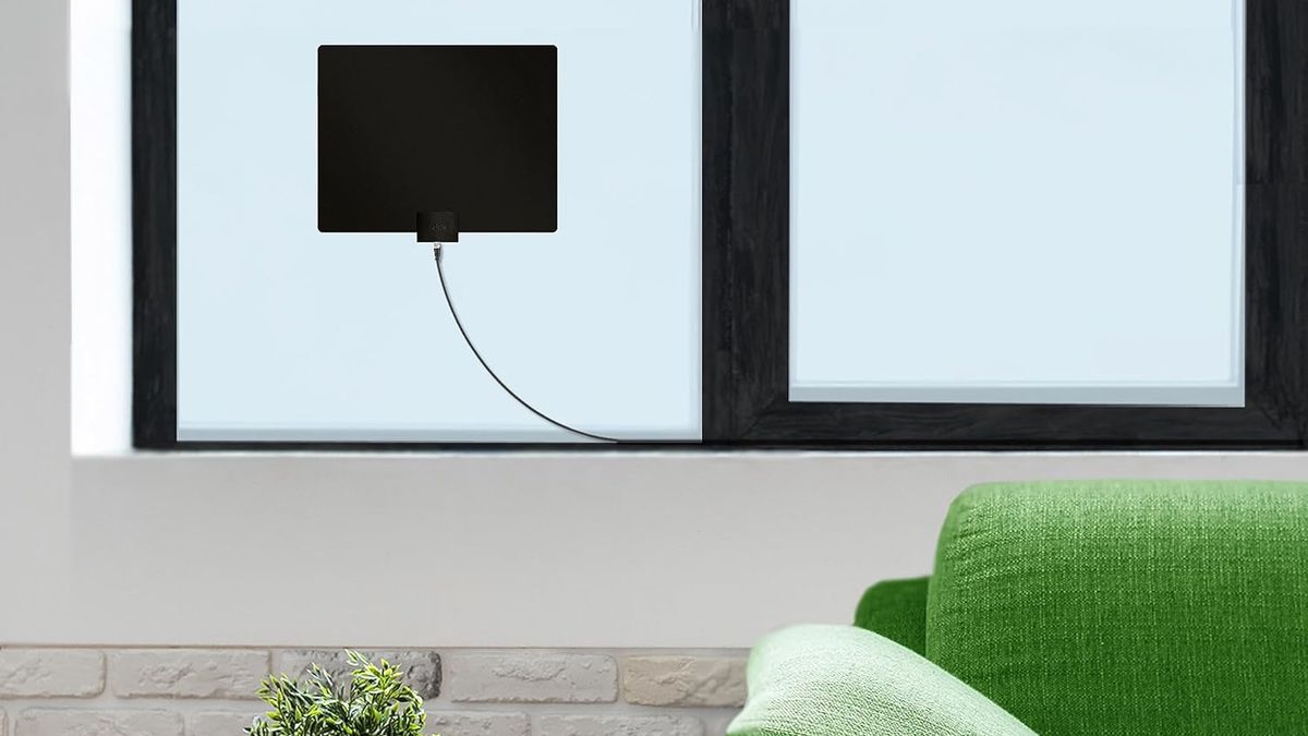 Mohu Leaf Amplified Antenna | Tom's Guide