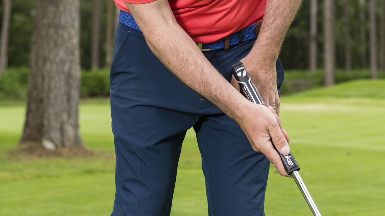 Which Hand Leads In Putting? | Golf Monthly