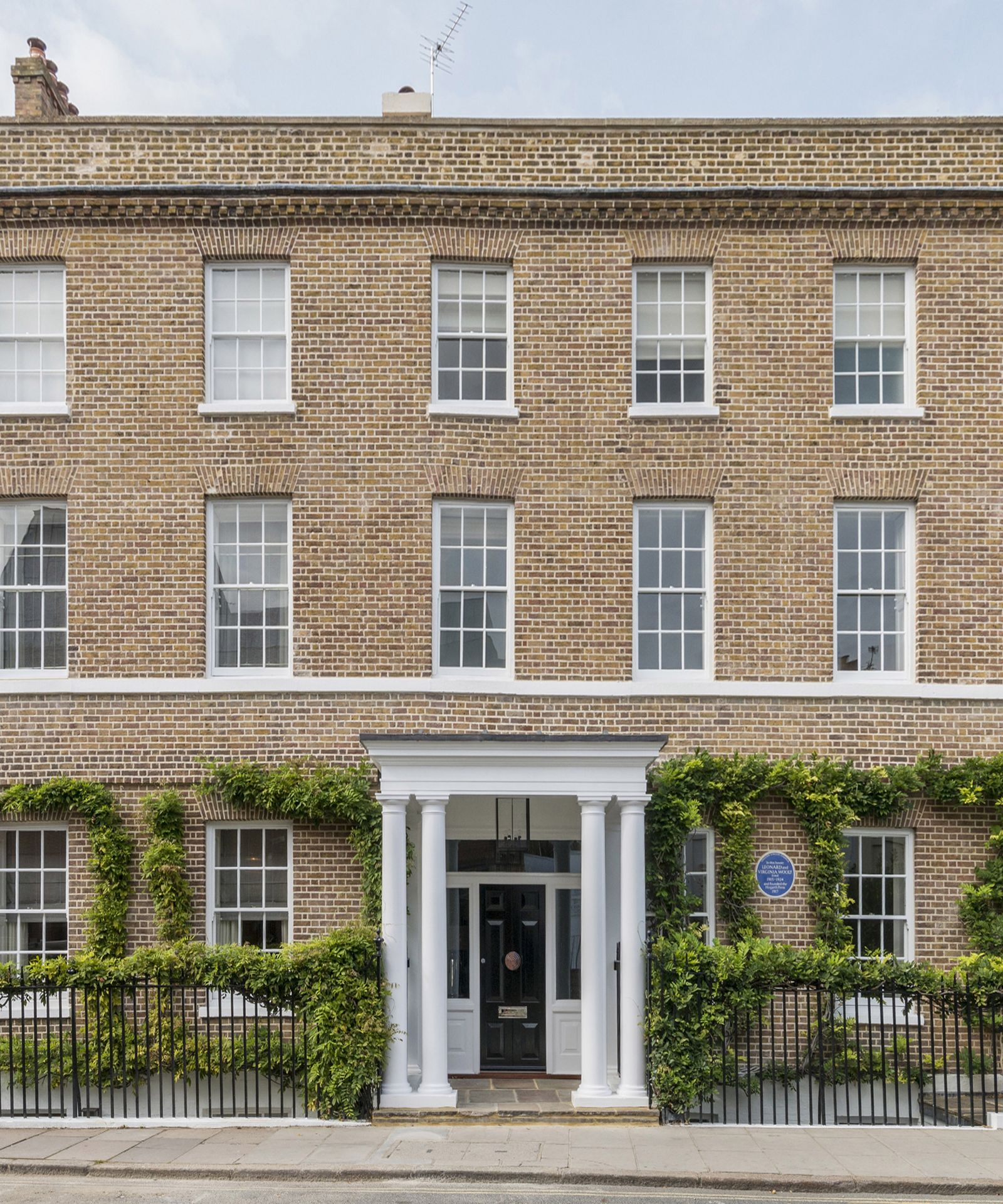 Virginia Woolf house: Inside Virginia Woolf’s Richmond home | Homes and ...