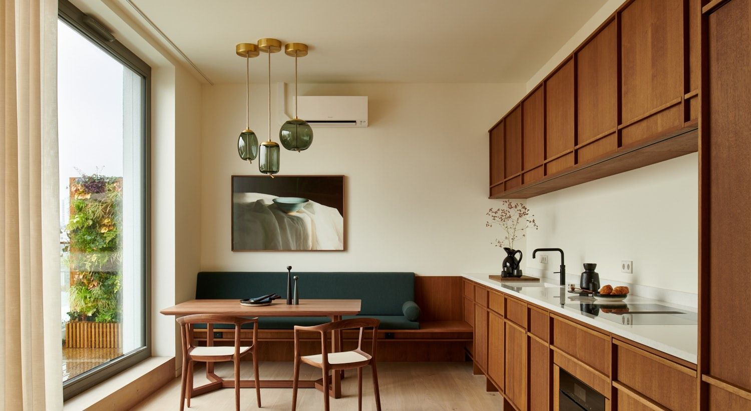 Designers Love the Trend of "Communal" Kitchen Seating | Livingetc