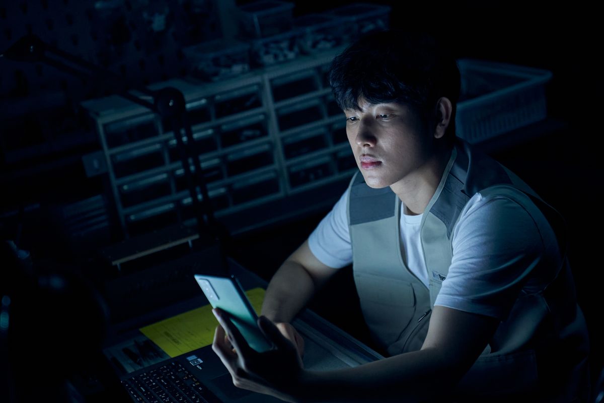 Unlocked Cast Whos Who In The Netflix Thriller Movie What To Watch 
