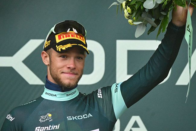 Jonathan Milan pulls ahead of Tadej Pogačar in green jersey battle with ...