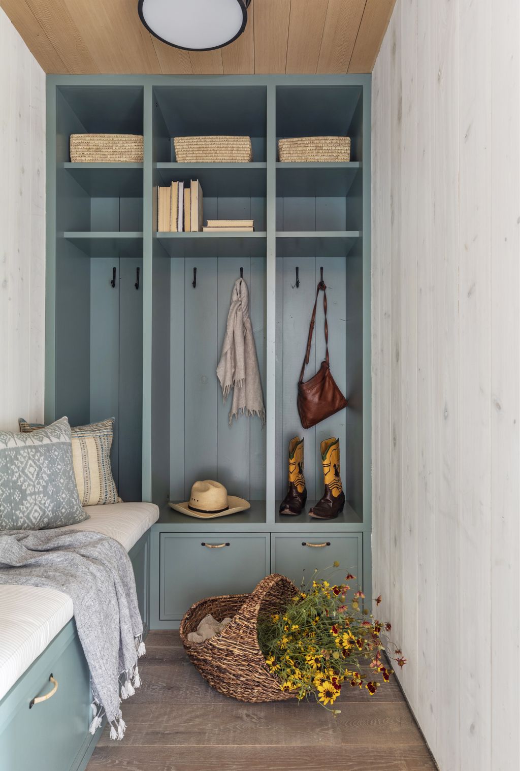 Small entryway storage ideas – 10 chic and practical ways to make the ...