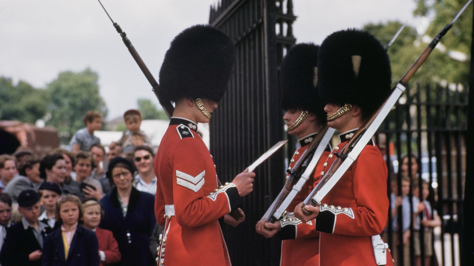 What is Changing the Guard? Facts and pictures over the years | Woman ...