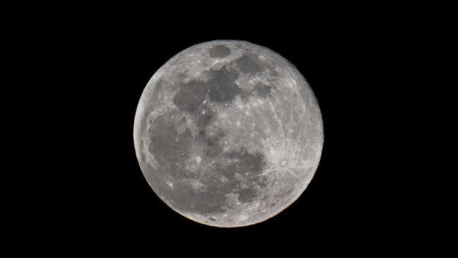 See February's Full Snow Moon light up the night sky around the world ...