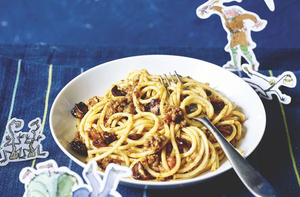 The Twits' worm spaghetti | Dinner Recipes | GoodtoKnow