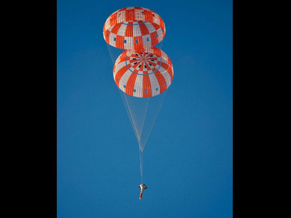 NASA Tests Parachutes for New Deep Space Capsule | Space